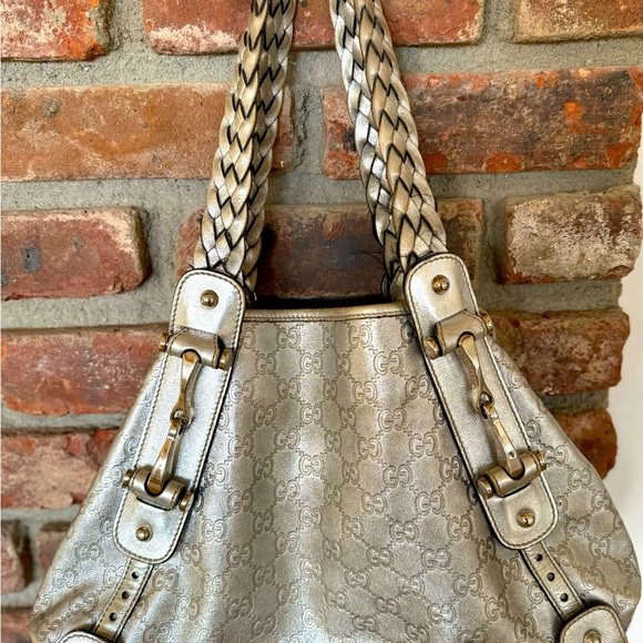 Gucci | Bags | Gucci Silver Metallic Leather Bag With Silver Hardware ...